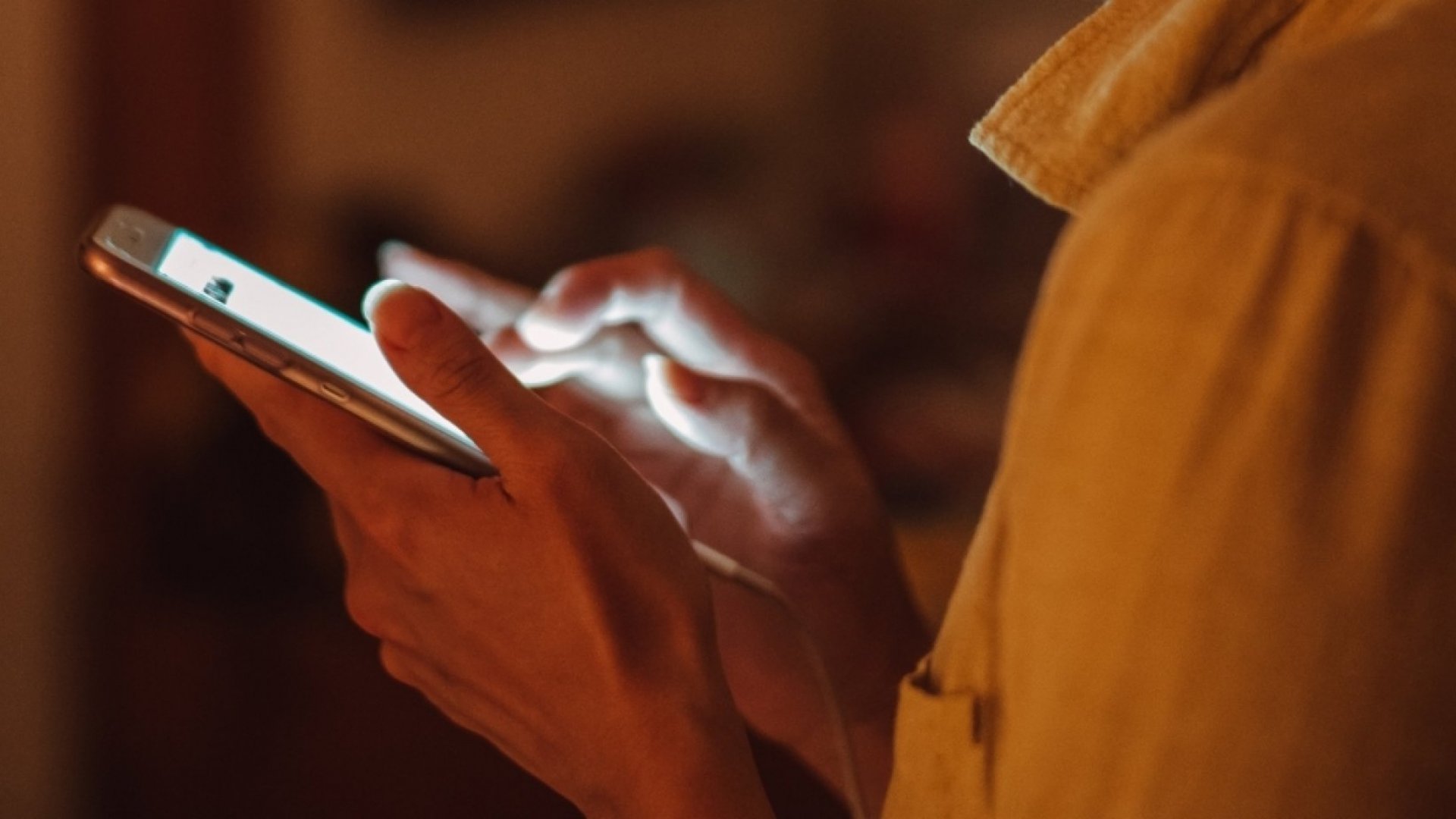 Бусдын гар утсыг дээрэмдэн интернэт банкнаас нь их хэмжээний мөнгө авчээ Humanz