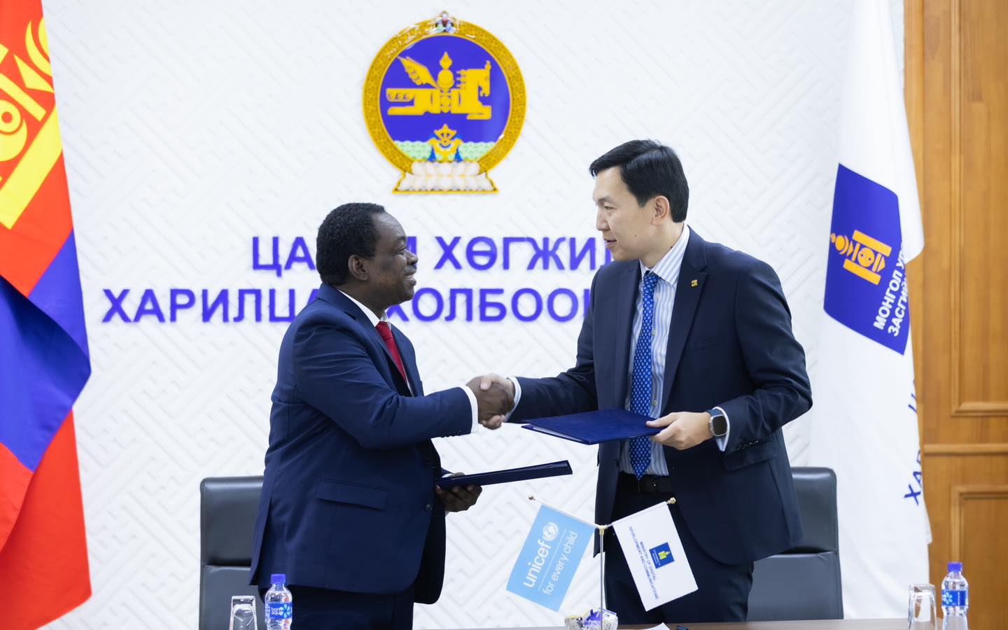 Эрүүл мэндийн салбарын долоон үйлчилгээ ирэх тавдугаар сарын 1 ээс цахим болно Humanz